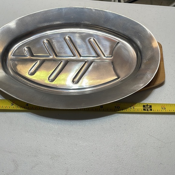 Aluminum Housewares Co | Kitchen | Vintage Meat Platters With Wooden ...